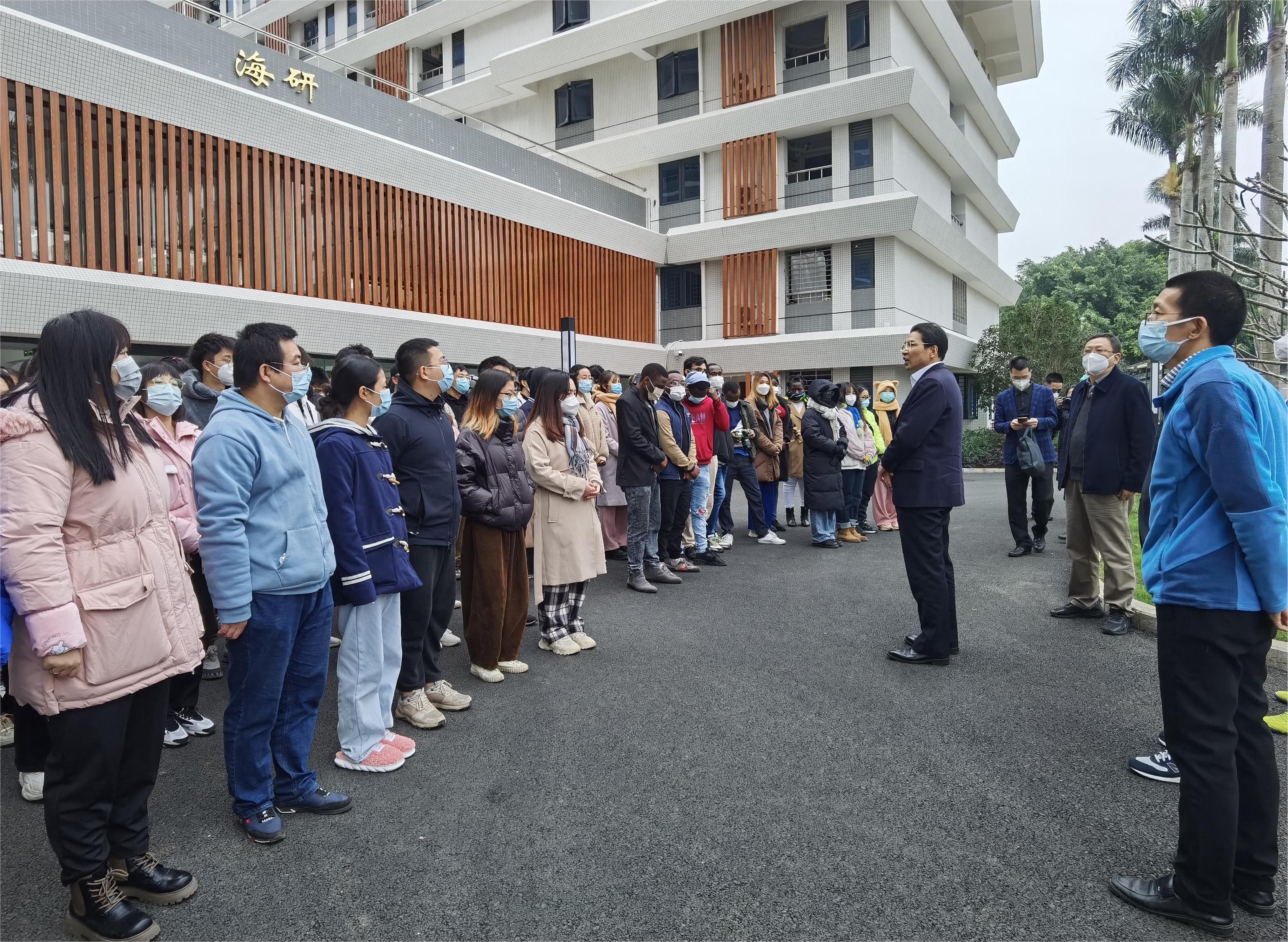林晓敏带队慰问寒假留校研究生-广东海洋大学研究生院